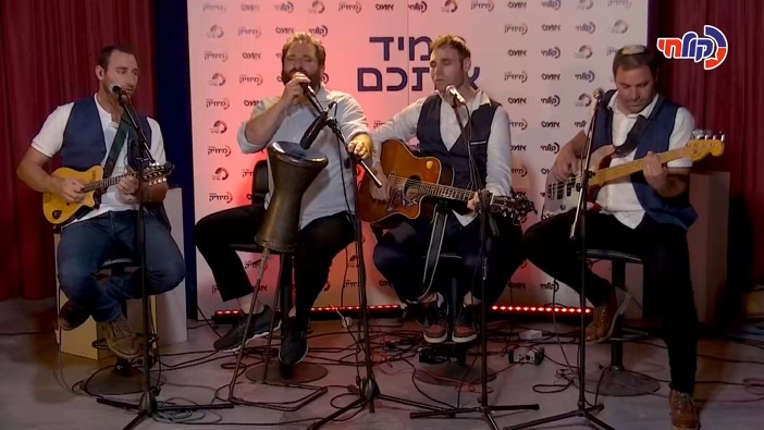 האחים סלומון במופע אולפן משירי ר שלמה קרליבך הרדיו של מנחם טוקר